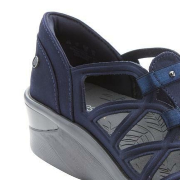 Bzees | Shoes | New Bzees Sapphire Wedge Heel Sandals Washable ...